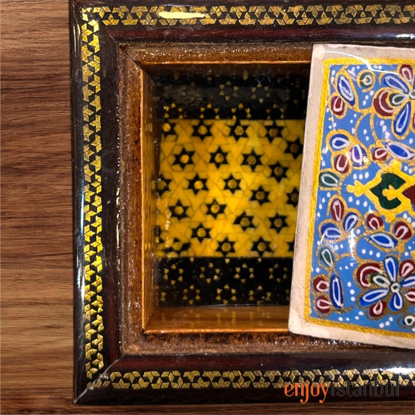 Bronze Inlaid Jewelry Box - Elegant and Compact Storage for Precious Items