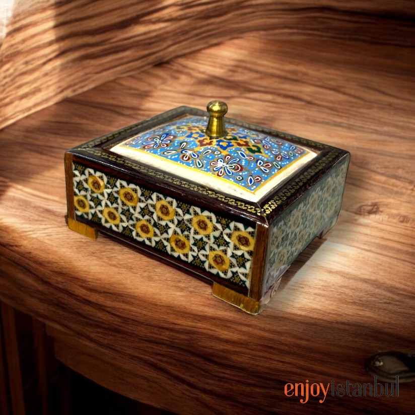 Bronze Inlaid Jewelry Box - Elegant and Compact Storage for Precious Items